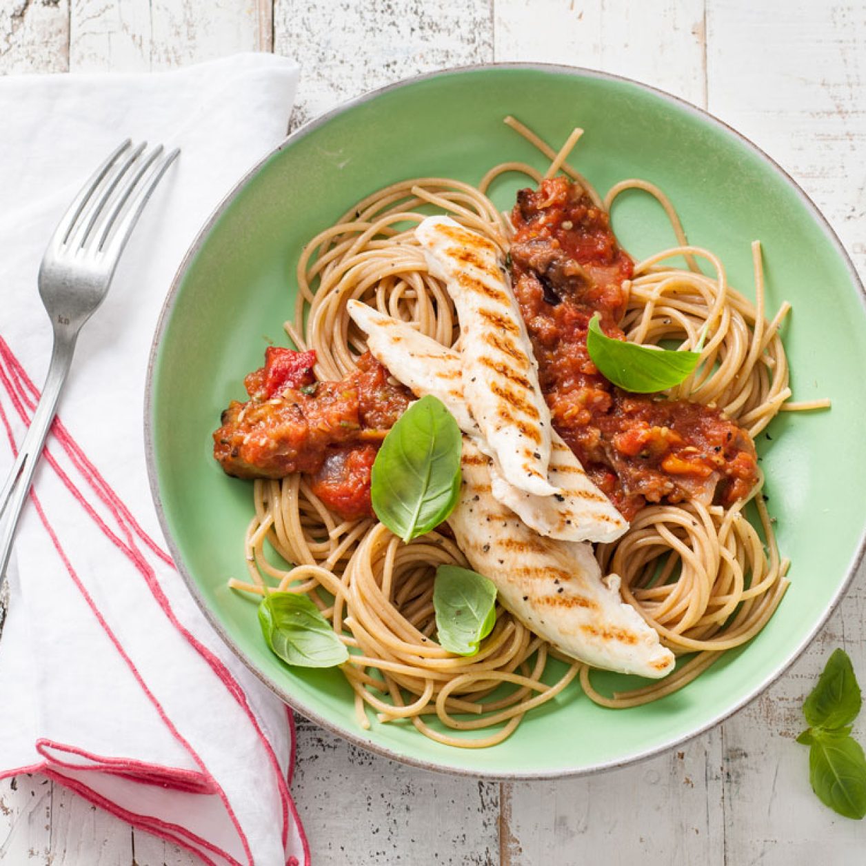 Spaghetti with Chicken and Tomato Sauce | Savory
