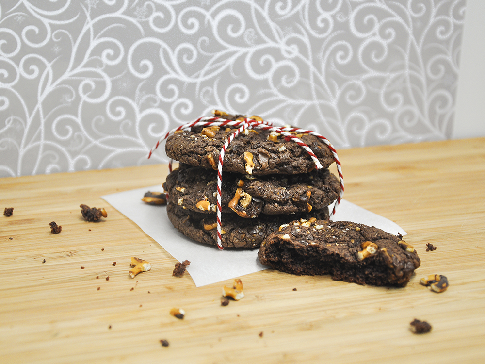 Snappers® Double Dark Caramel Fudge Cookies | Savory